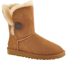 Jennifer Lopez Wearing UGG Boots in New York City | POPSUGAR Fashion