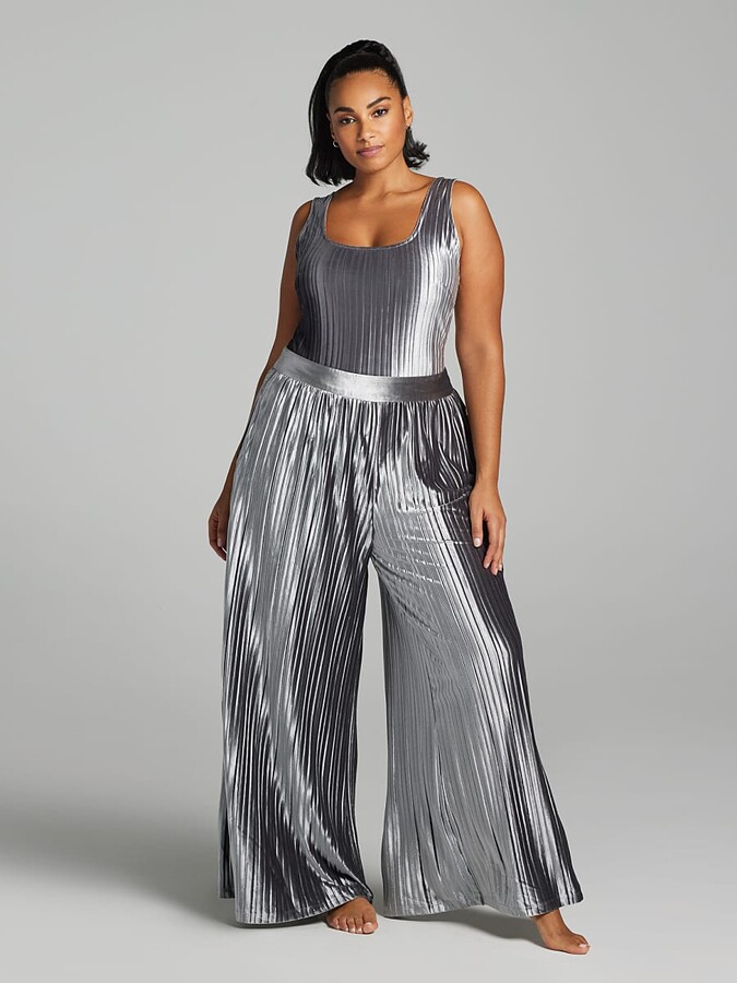 Fashion to Figure Plus Size Rumi Velvet Wide Leg Pleated Pants ...