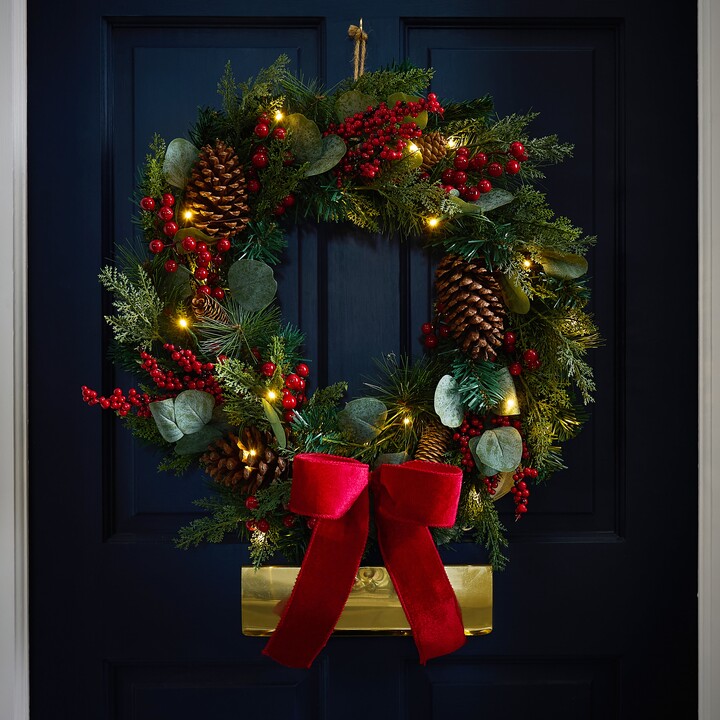 Dunelm 55cm Pre-Lit 20 LED Artificial Berry Wreath with Bow Green ...