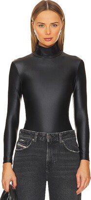 How to Wear Metallics for Day and Night