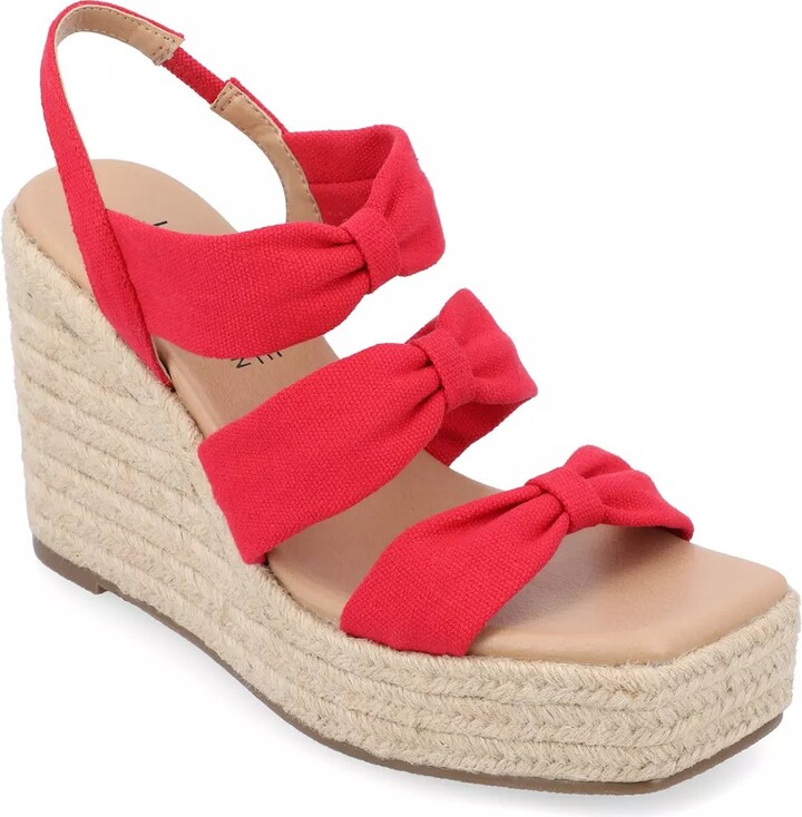 Red Wedges With Bow