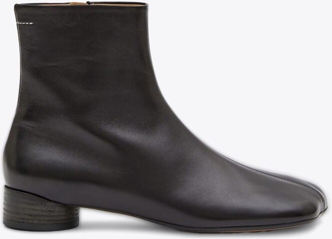 MM6 MAISON MARGIELA Stivaletto Black leather ankle boot with shaped toe ...