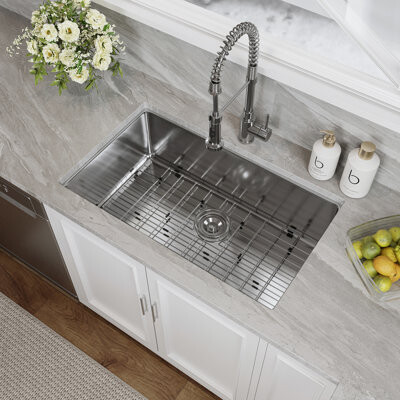 HOROW Elaina 32" L x 19''W Single Bowl Stainless Steel Kitchen Sink ...
