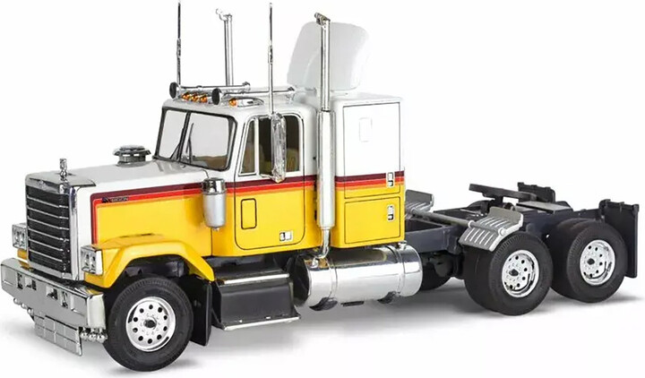 Level 4 Model Kit 1978 Chevrolet Bison Truck Tractor 1/32 Scale Model ...