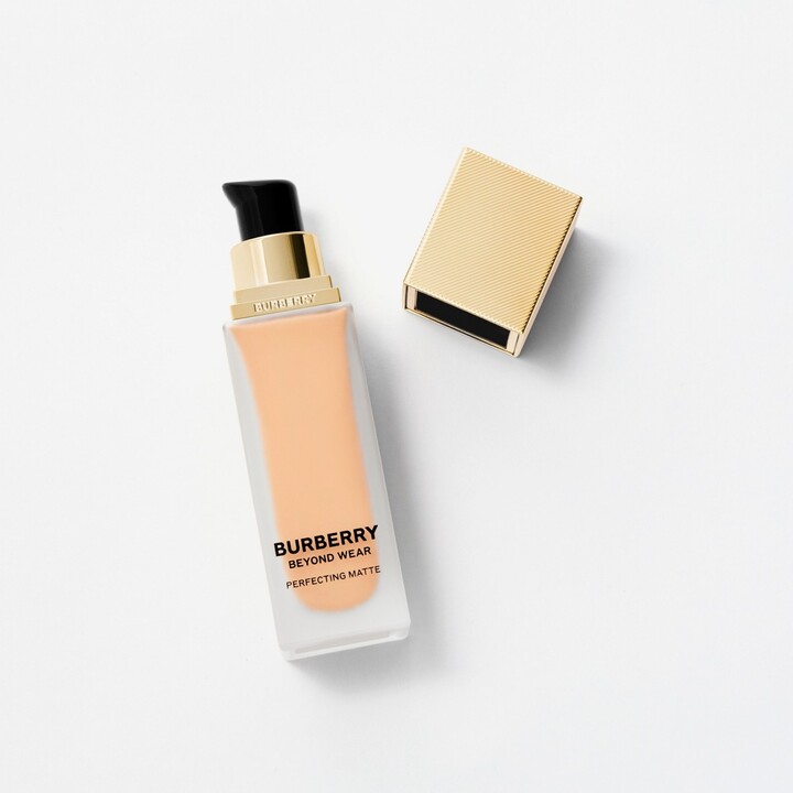 Burberry Beyond Wear Perfecting Matte Foundation - 30 Light Neutral ...