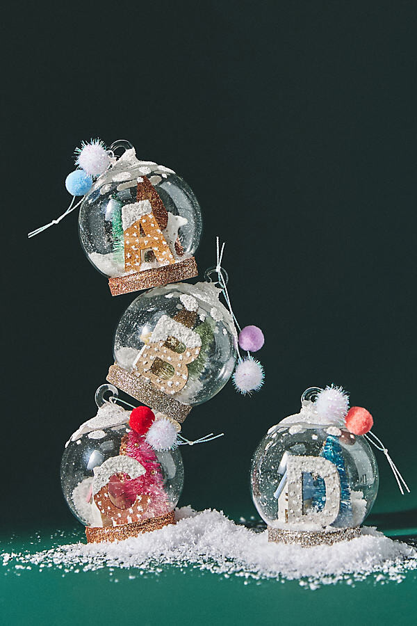 Help me find an image/example of an offset stack of Christmas ornament balls : r/HelpMeFind
