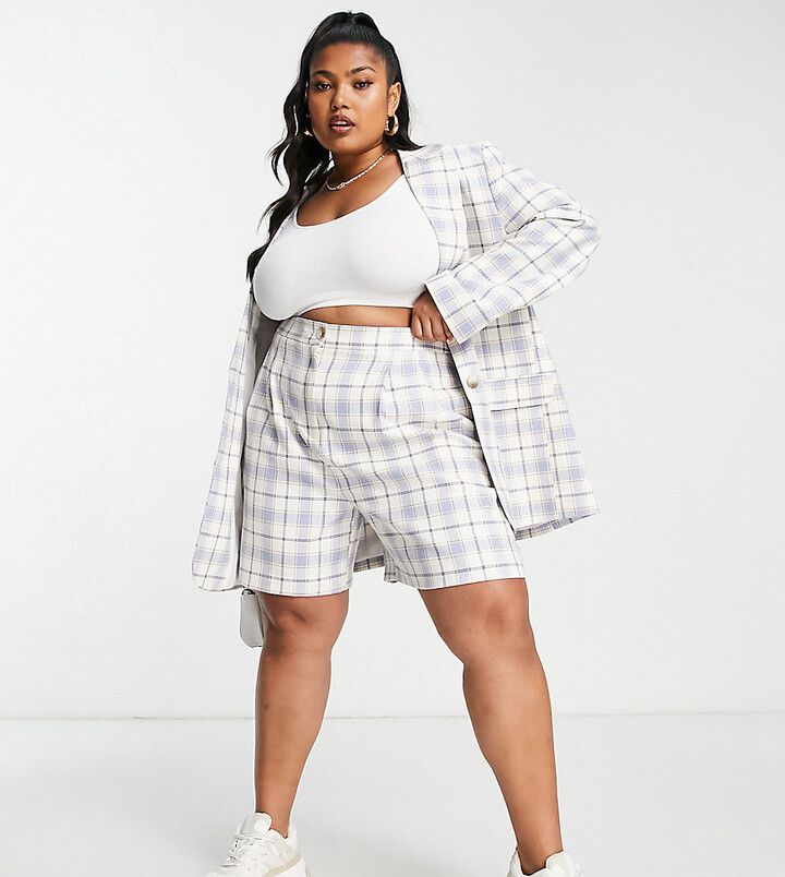 STYLISH CURVES PICK OF THE DAY: BAREFOOT TESS TROY SANDAL - Stylish Curves