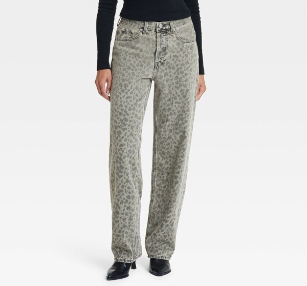 Universal Thread Women's Mid-Rise 90's Baggy Jeans Light Beige Leopard ...