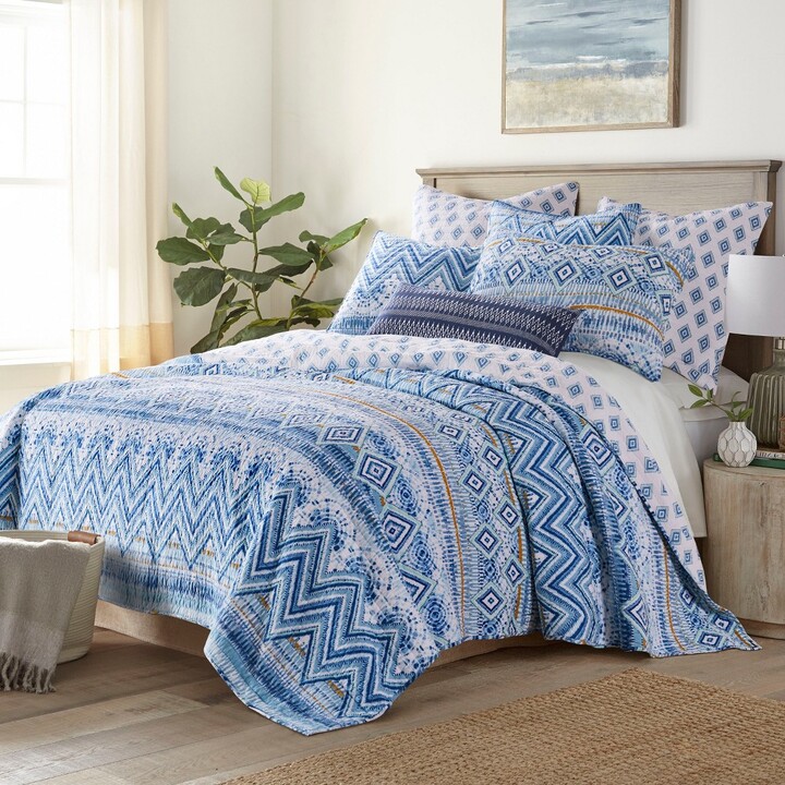 Aquatine Geometric Quilt Set - Full/Queen Quilt and Two Standard Shams ...