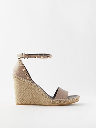 Valentino Garavani Rockstud 105 Leather And Raffia Wedge Sandals ...
