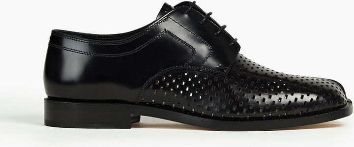 Maison Margiela Tabi split-toe laser-cut glossed-leather brogues ...