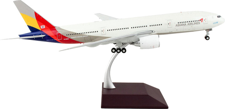 Boeing 777-200ER Commercial Aircraft "Asiana Airlines" White with ...